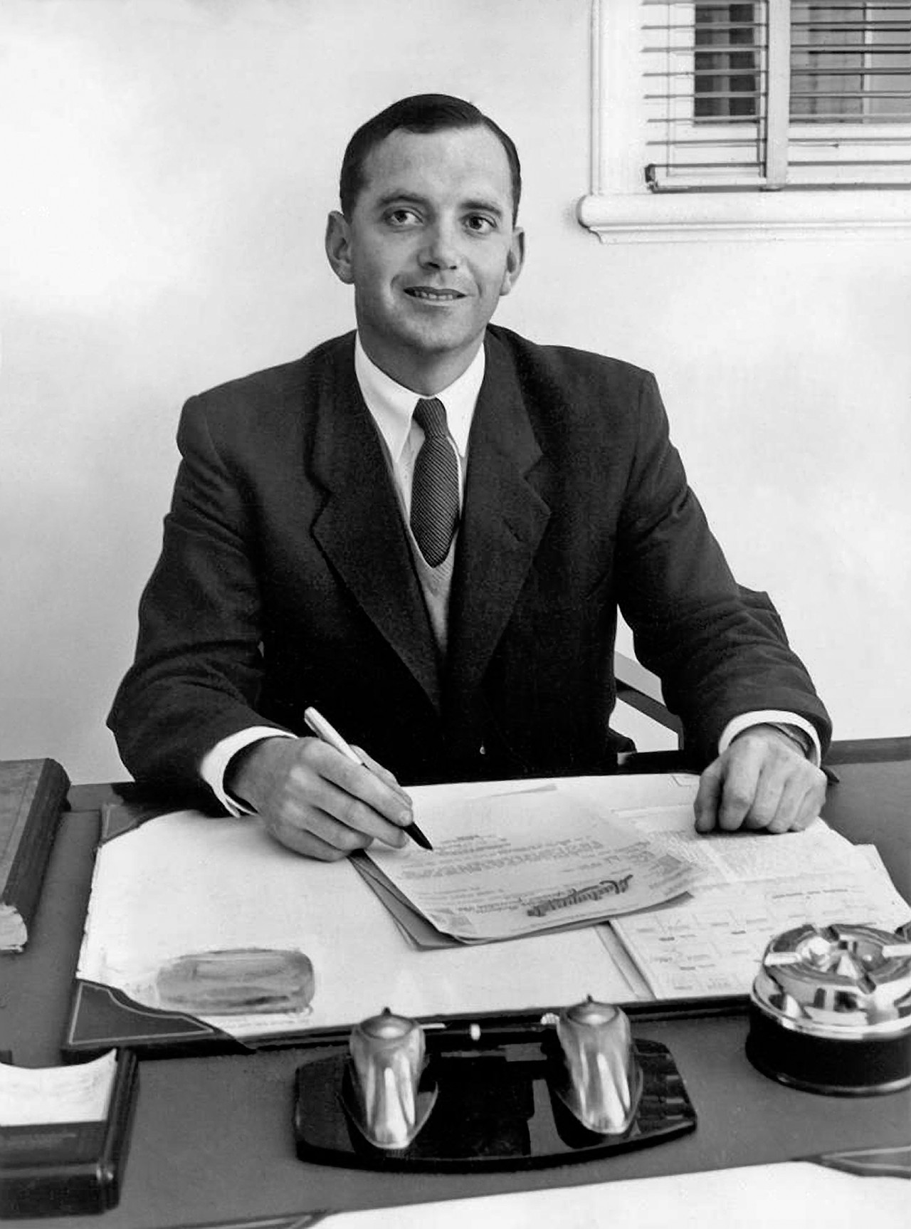 Douglas Campbell Mactaggart (M.B.E.) (1926 -2004) - Primac Gurus